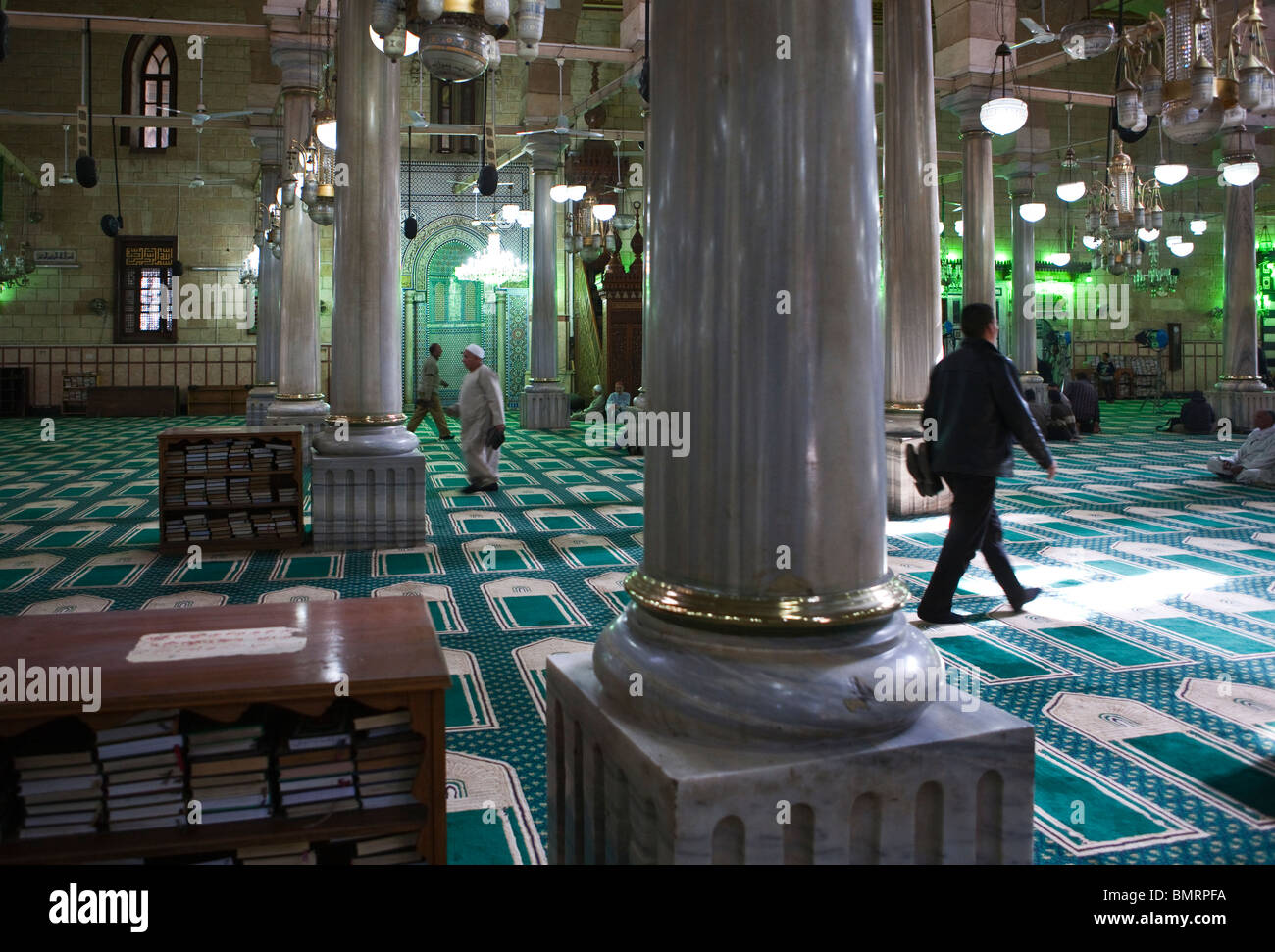 Egypt, Cairo,local people in Alemam Al Hussein mosque Stock Photo - Alamy