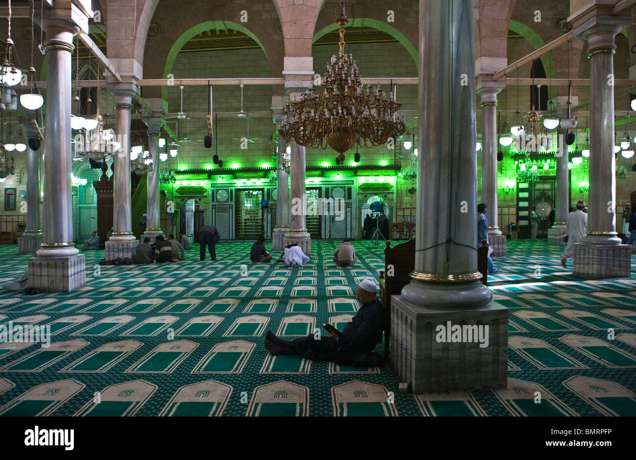 Egypt, Cairo,local people in Alemam Al Hussein mosque Stock Photo - Alamy