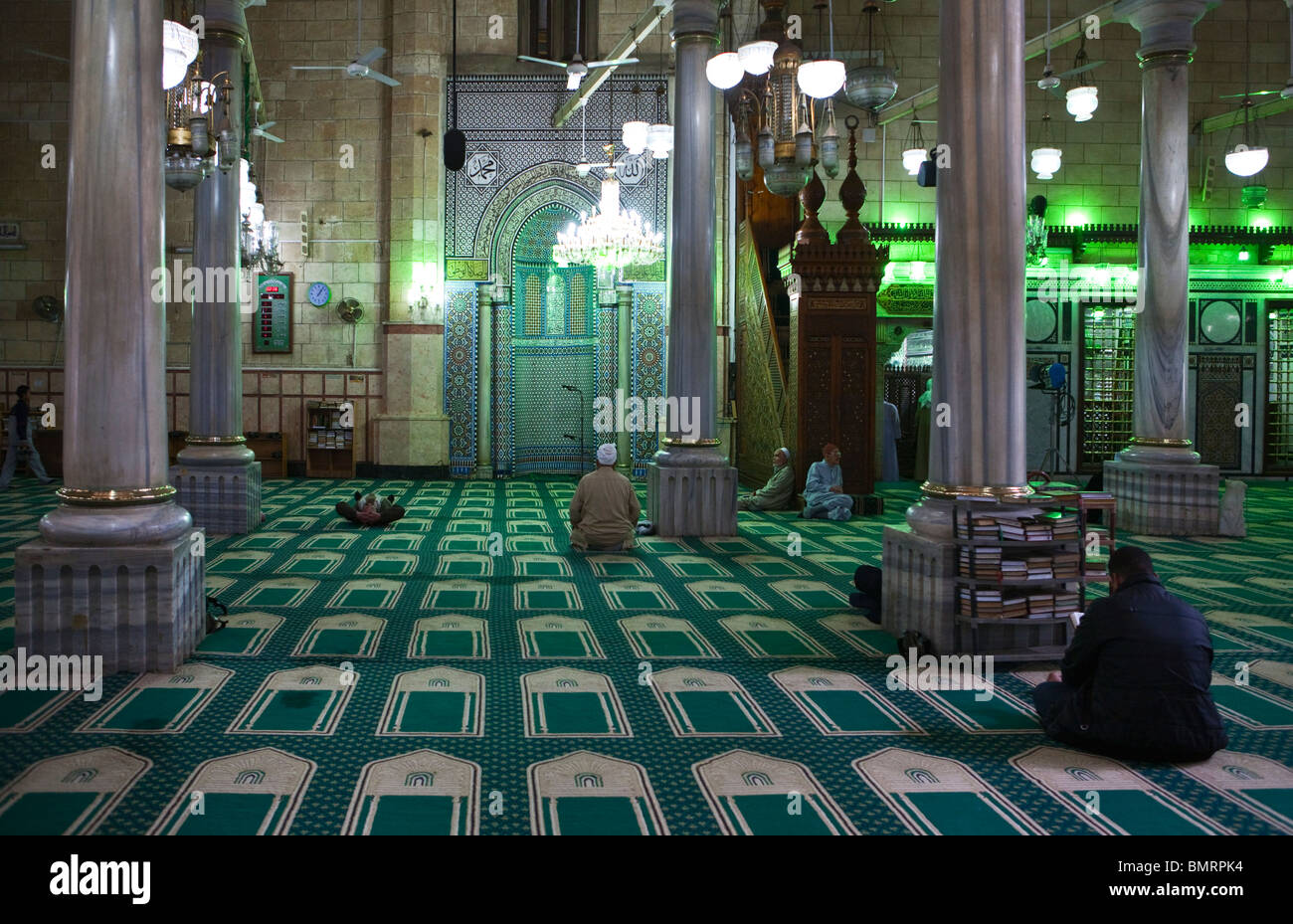 Egypt, Cairo,local people in Alemam Al Hussein mosque Stock Photo - Alamy