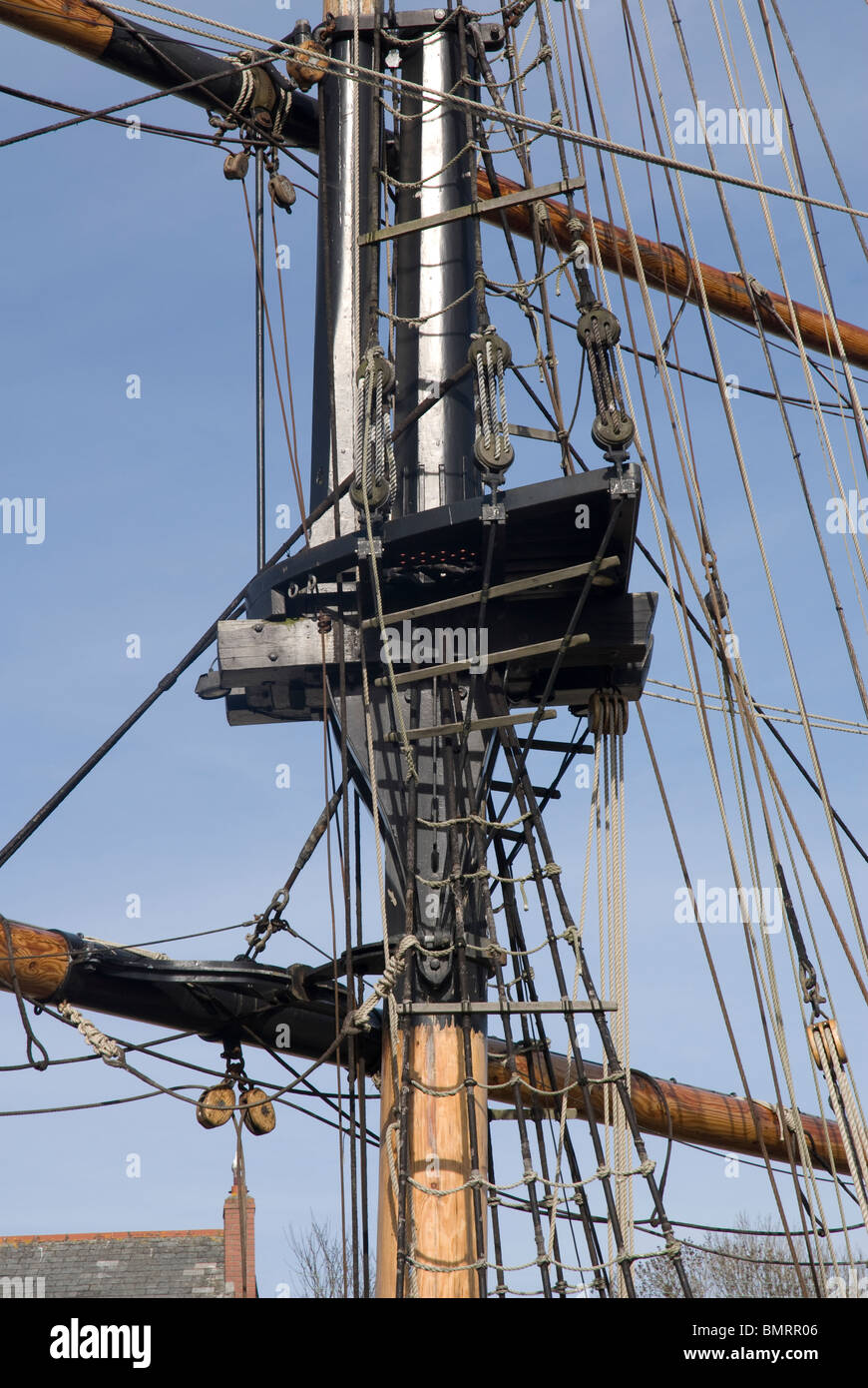 Square rigged masts hi-res stock photography and images - Alamy