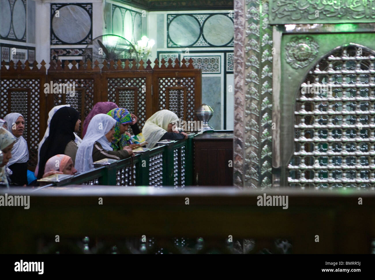 Egypt, Cairo,local people in Alemam Al Hussein mosque Stock Photo - Alamy