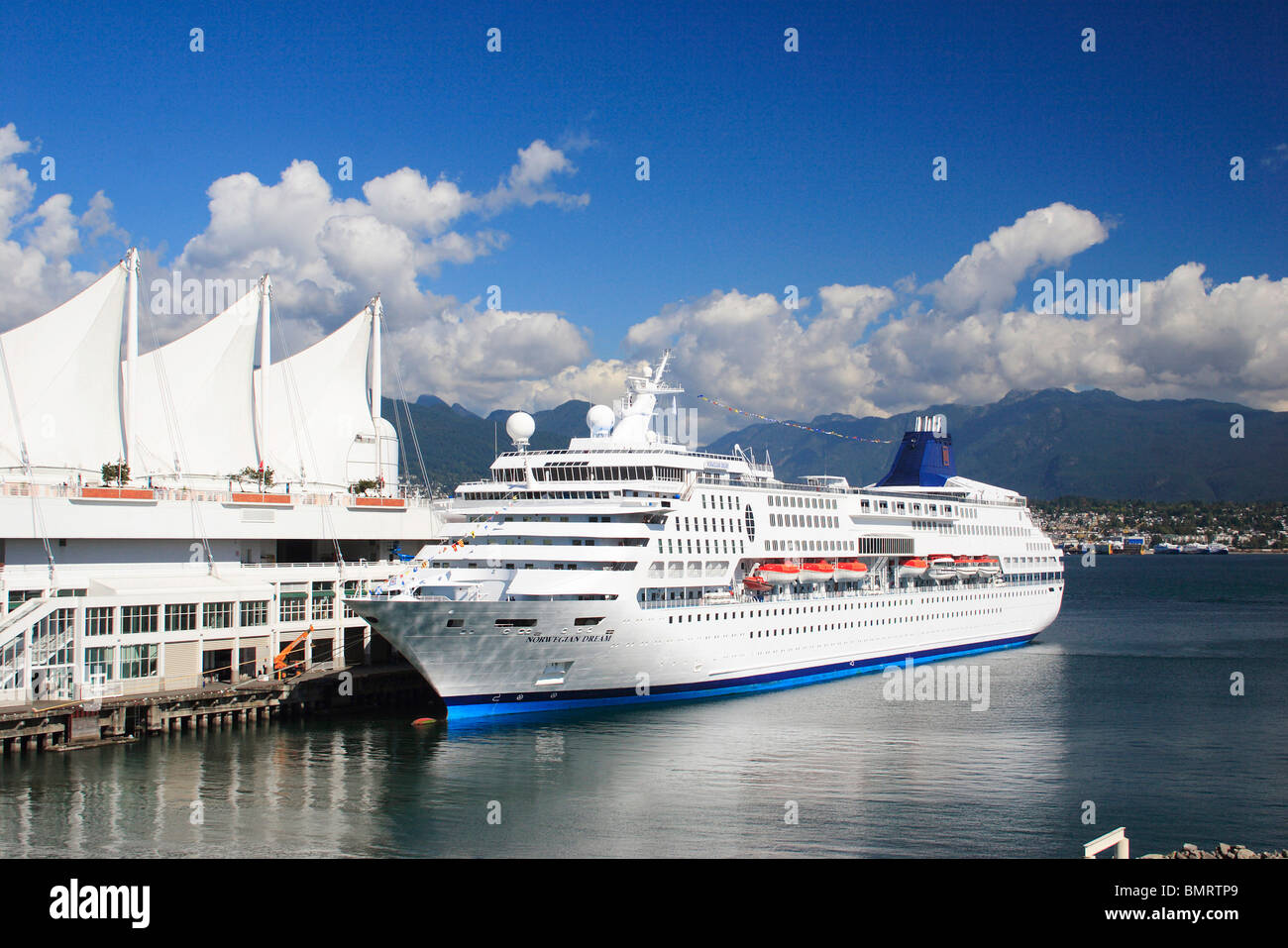 Ocean cruise terminals hi-res stock photography and images - Alamy