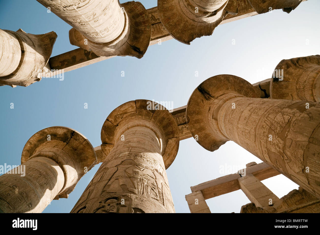 Looking upwards at the Papyrus columns in the Hypostyle Hall, Karnak ...