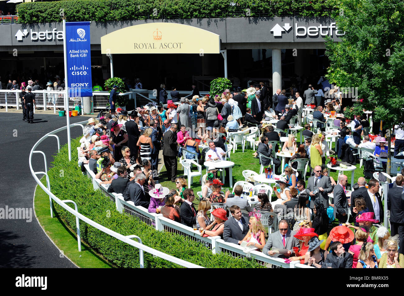 Ascot grandstand horses hi-res stock photography and images - Alamy