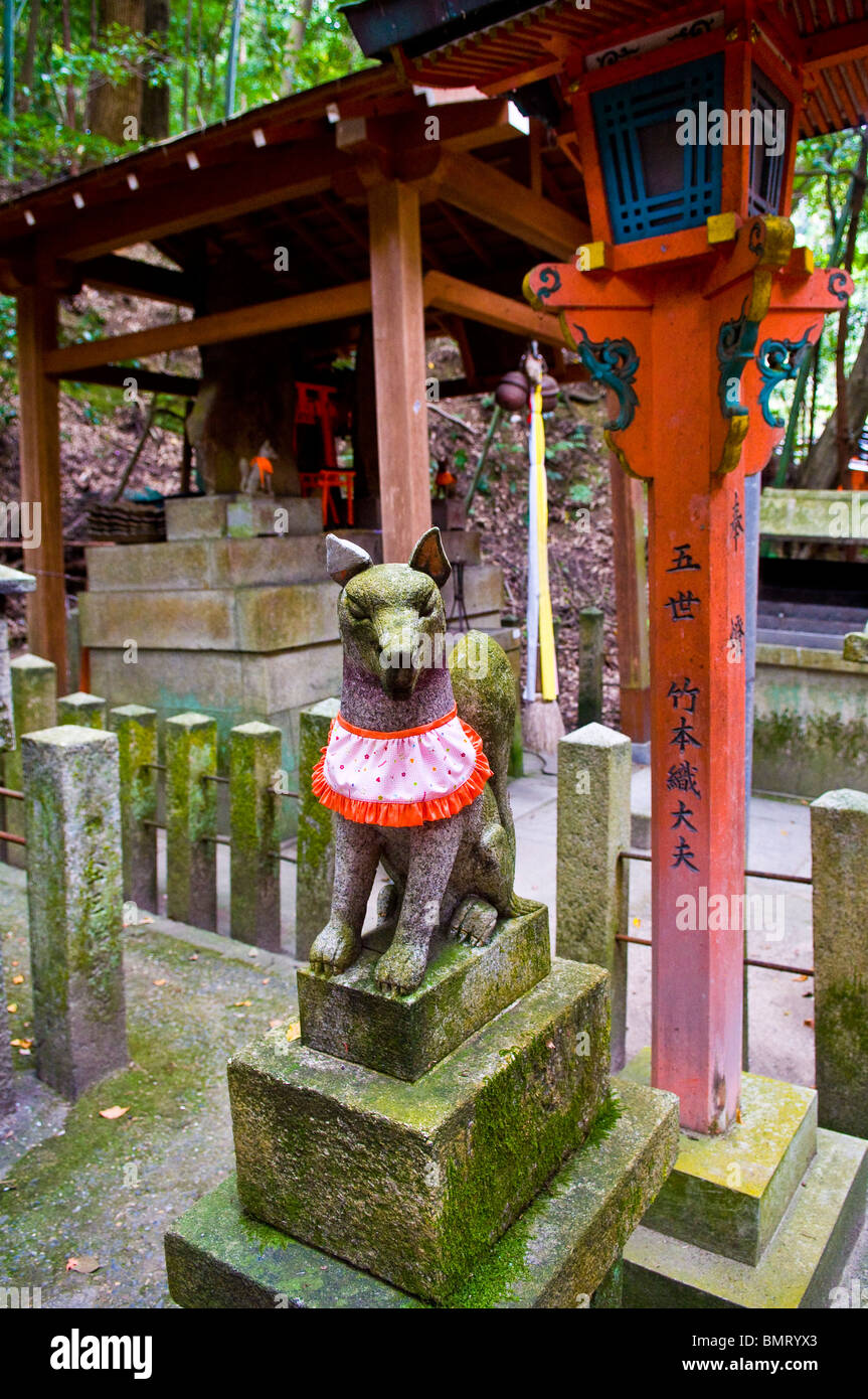 Fox statue in japanese shrine hi-res stock photography and images - Alamy
