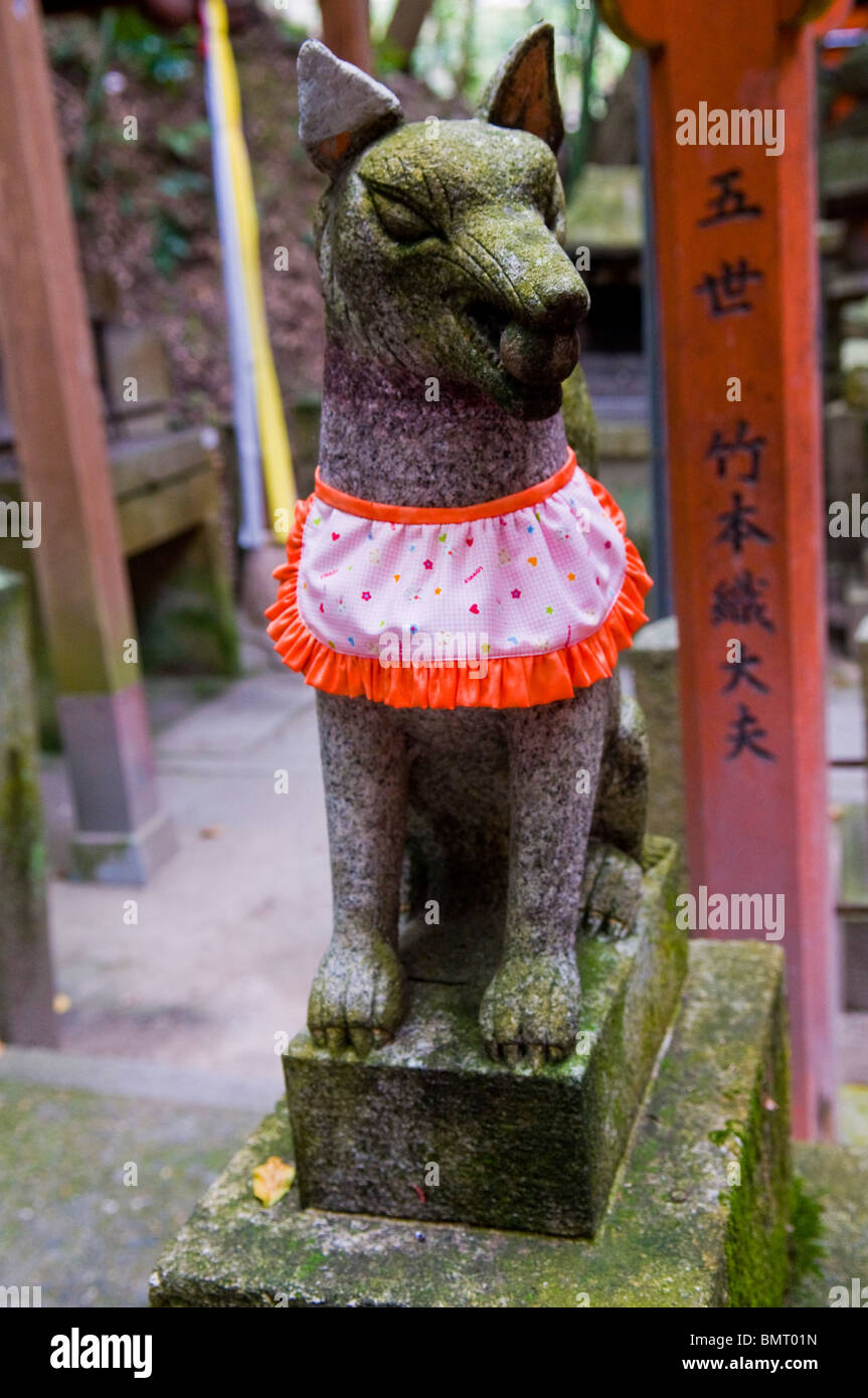Fox statue in Japanese shrine in Kyoto Japan Stock Photo - Alamy