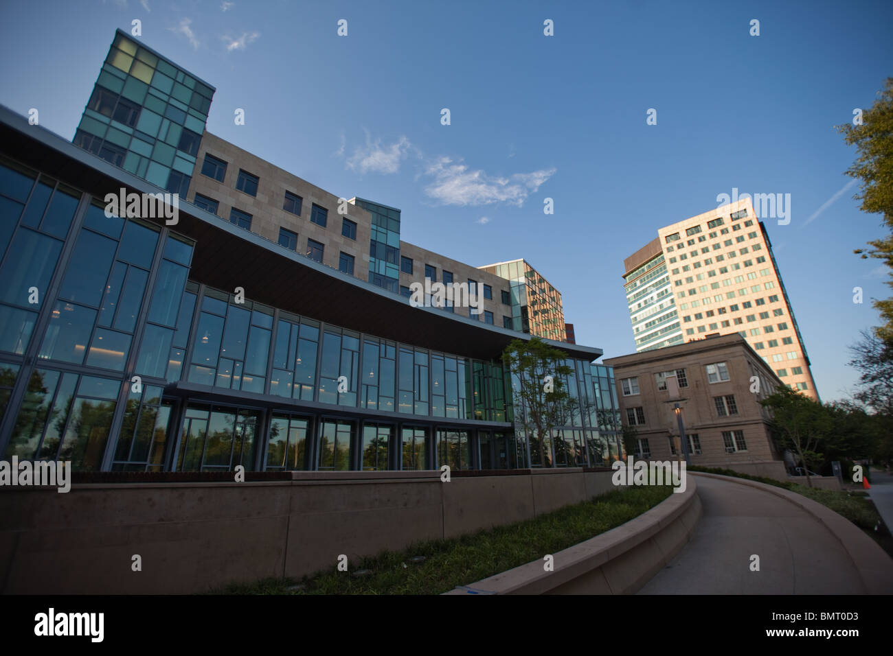 MIT's Building E62, the newest addition to the Sloan School of ...