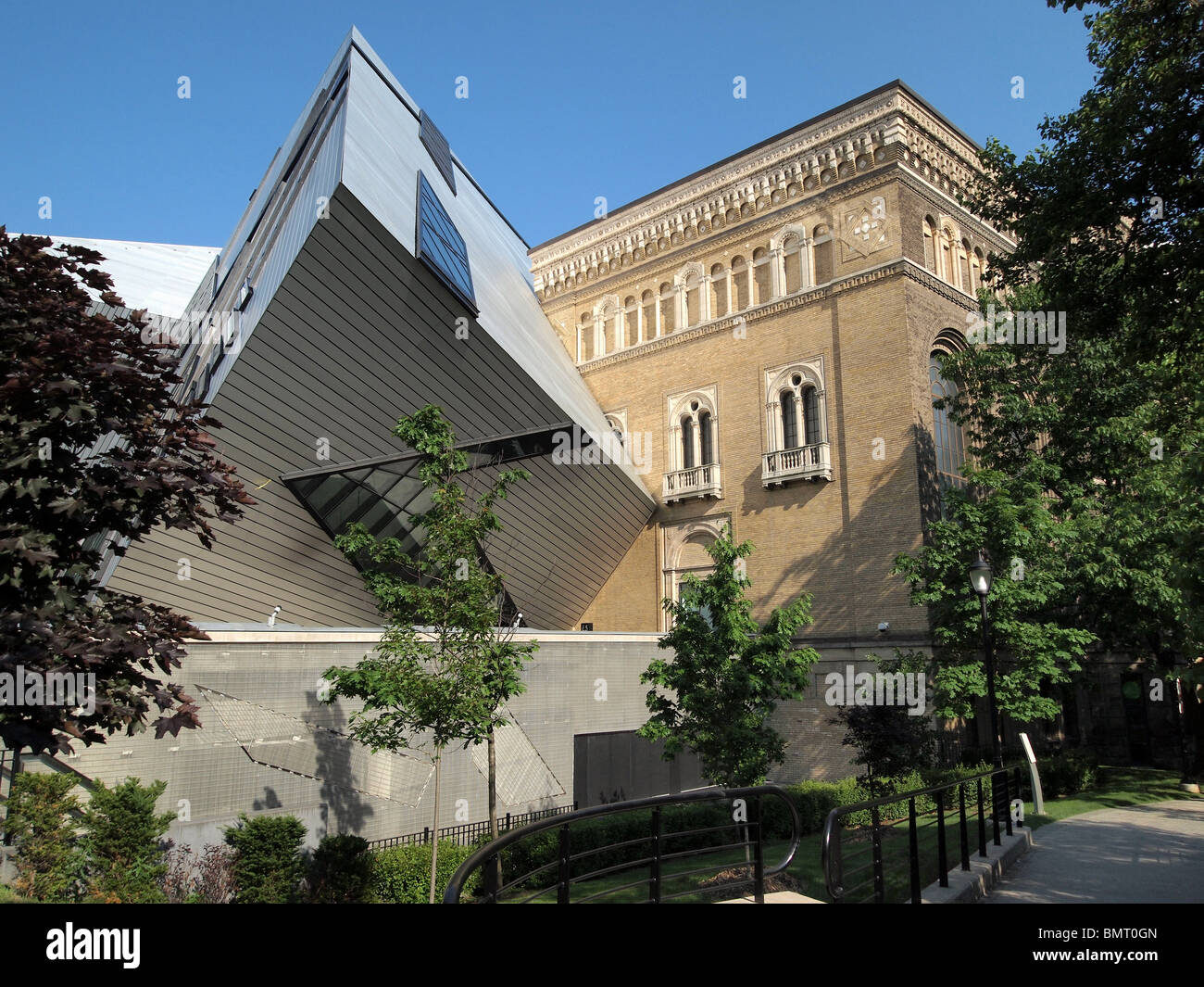 Royal ontario museum exterior hi-res stock photography and images - Alamy