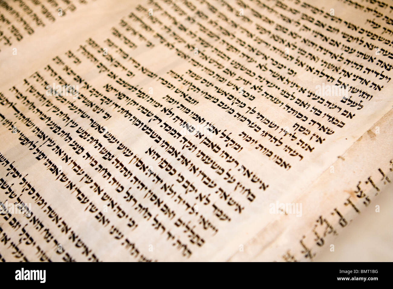 Ancient torah jewish scroll hi-res stock photography and images - Alamy