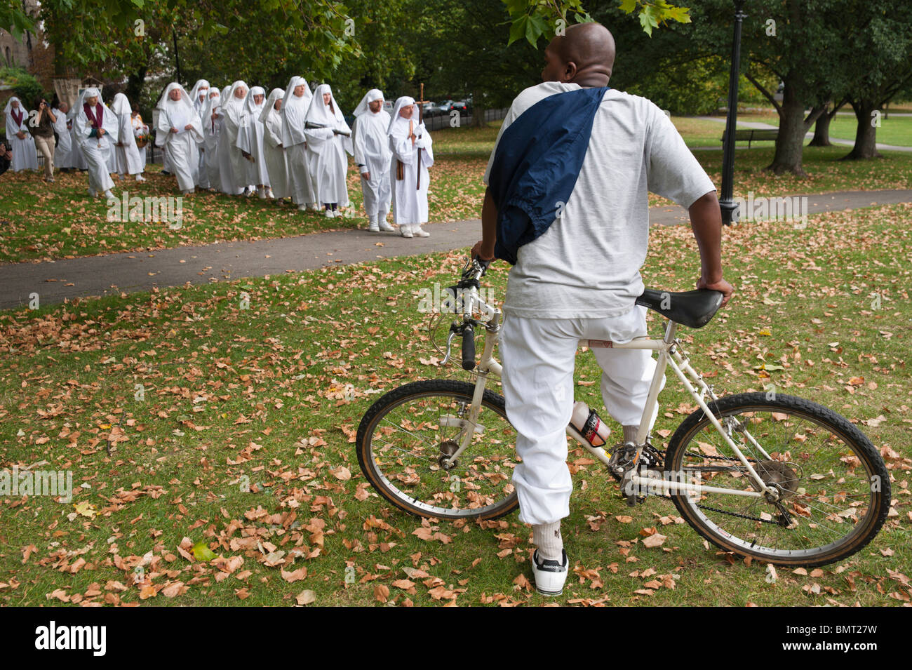 Druid order in white robes hi-res stock photography and images - Alamy
