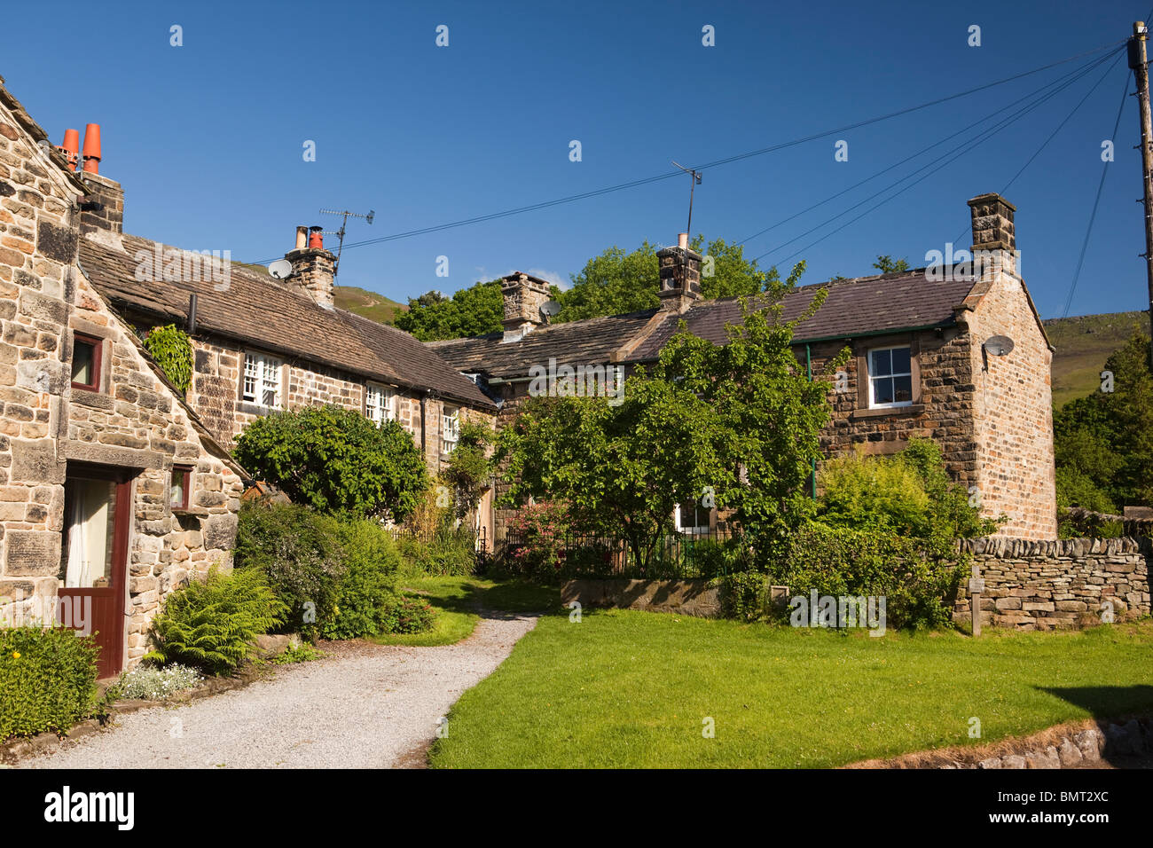Vale of edale cottage hi-res stock photography and images - Alamy