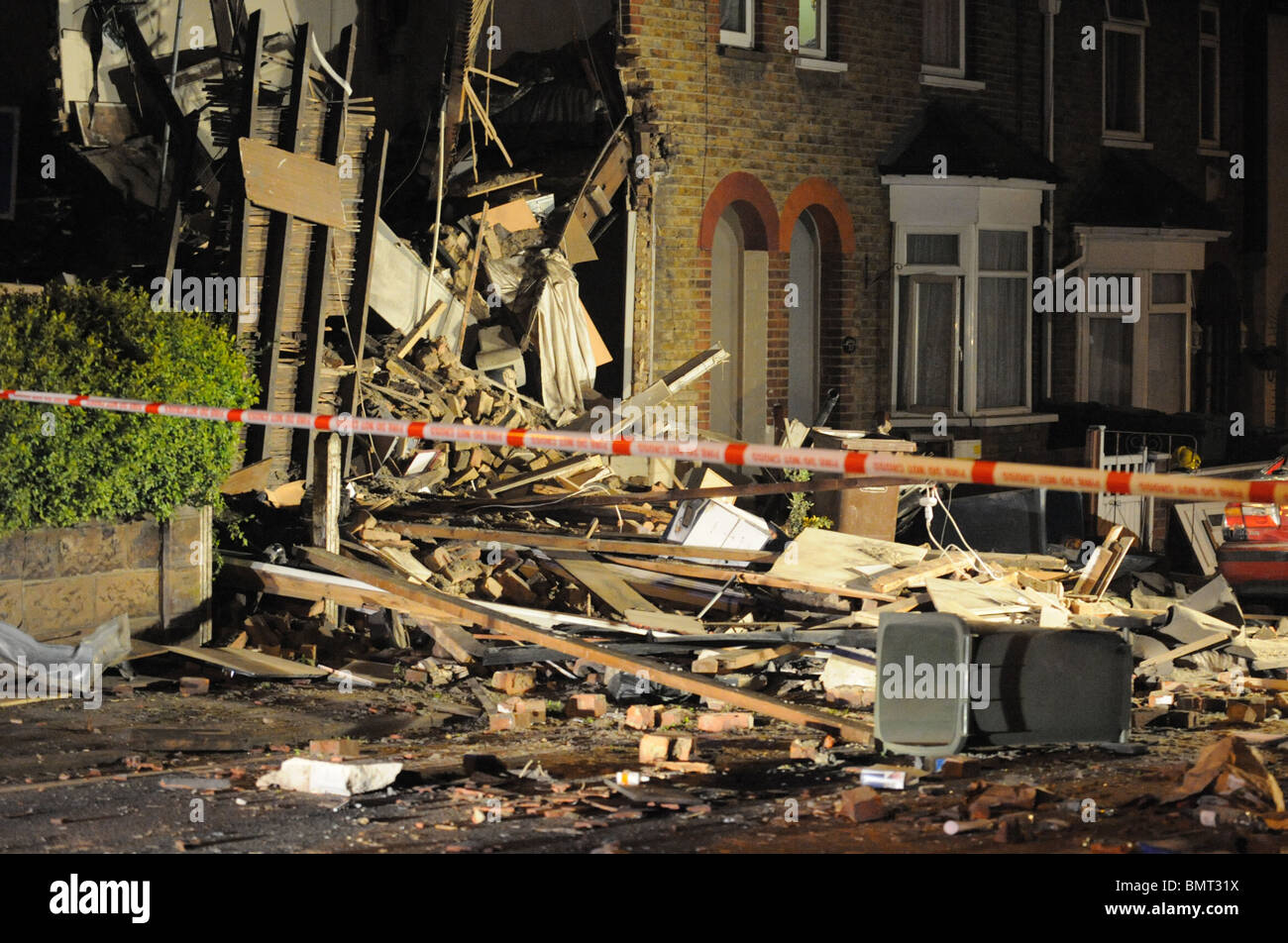 gas explosion stanley rd south harrow which one person is killed Stock ...