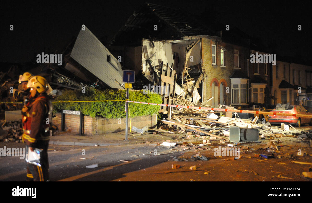 gas explosion stanley rd south harrow which one person is killed Stock ...