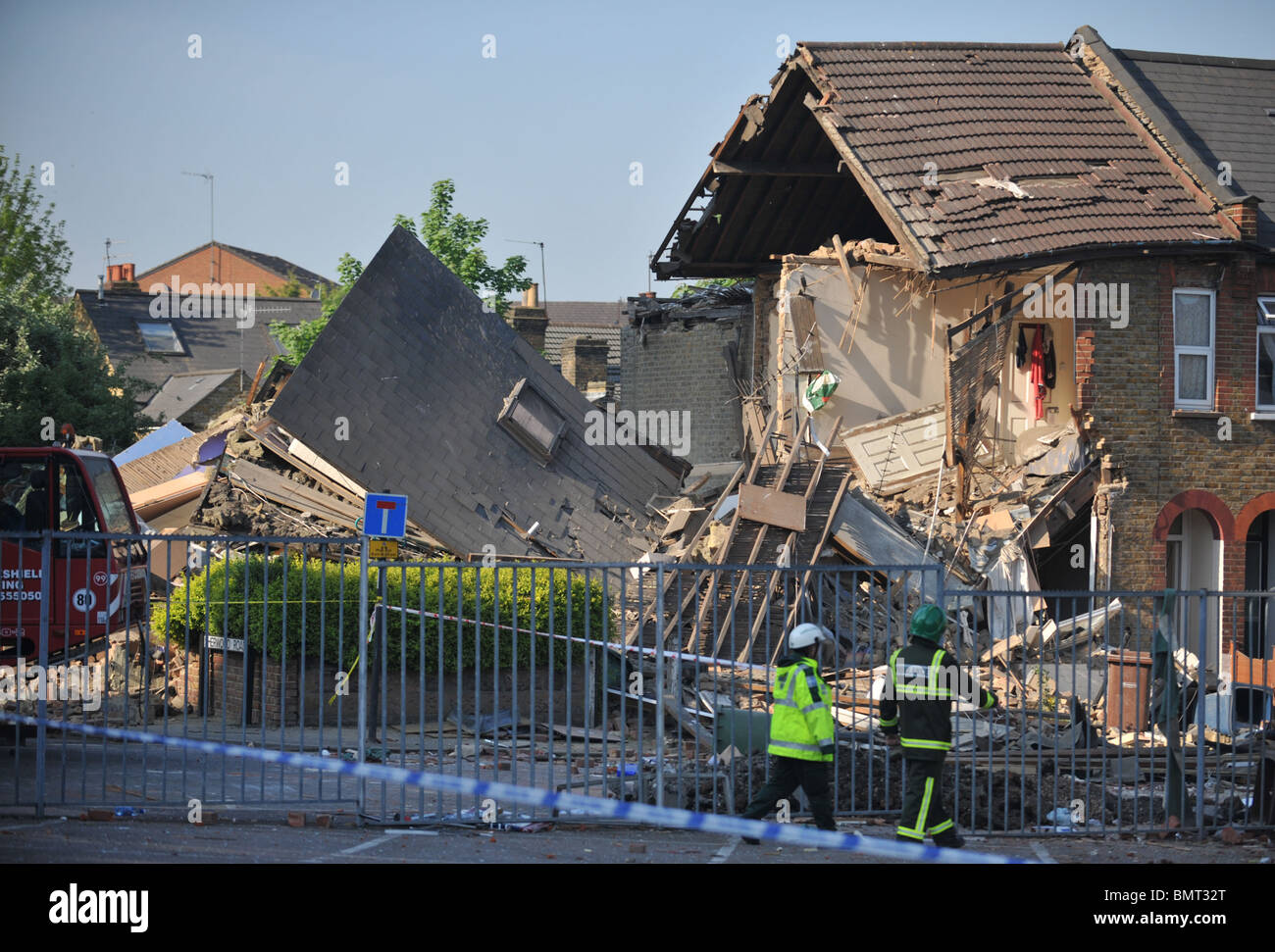 gas explosion stanley rd south harrow which one person is killed Stock ...
