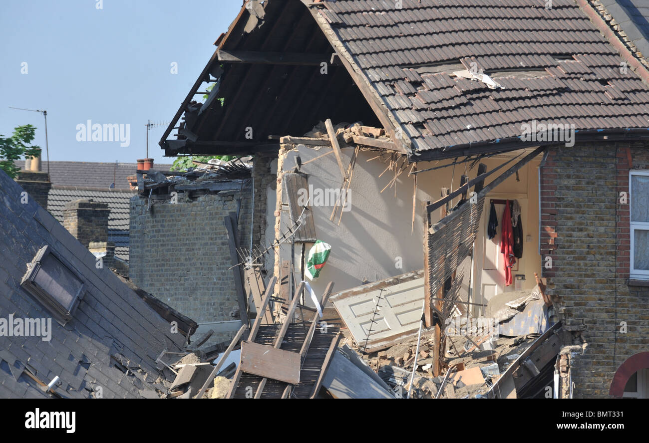gas explosion stanley rd south harrow which one person is killed Stock ...