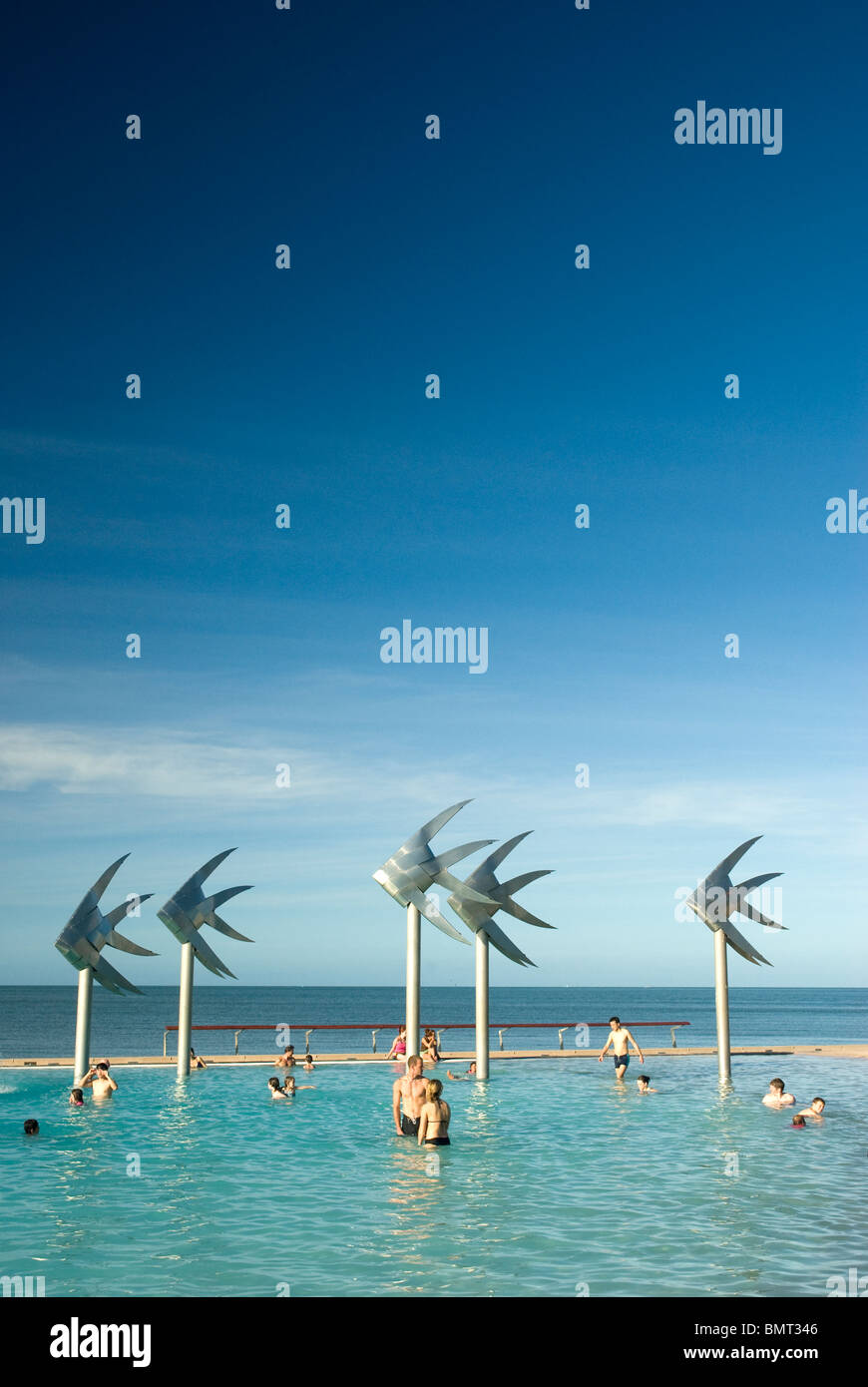 Silver sculptures hi-res stock photography and images - Alamy