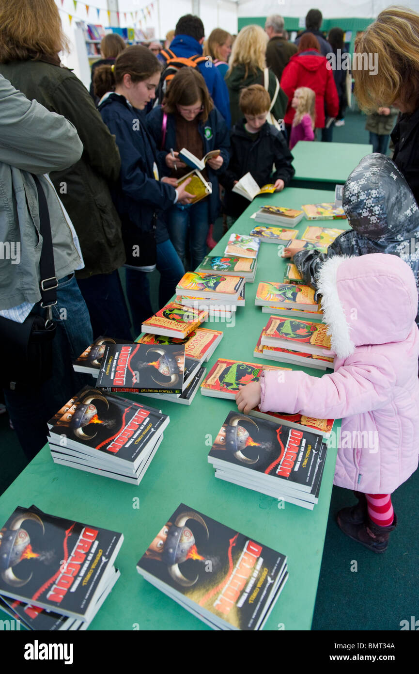 Fans of children's author Cressida Cowell queue up for book signing at ...