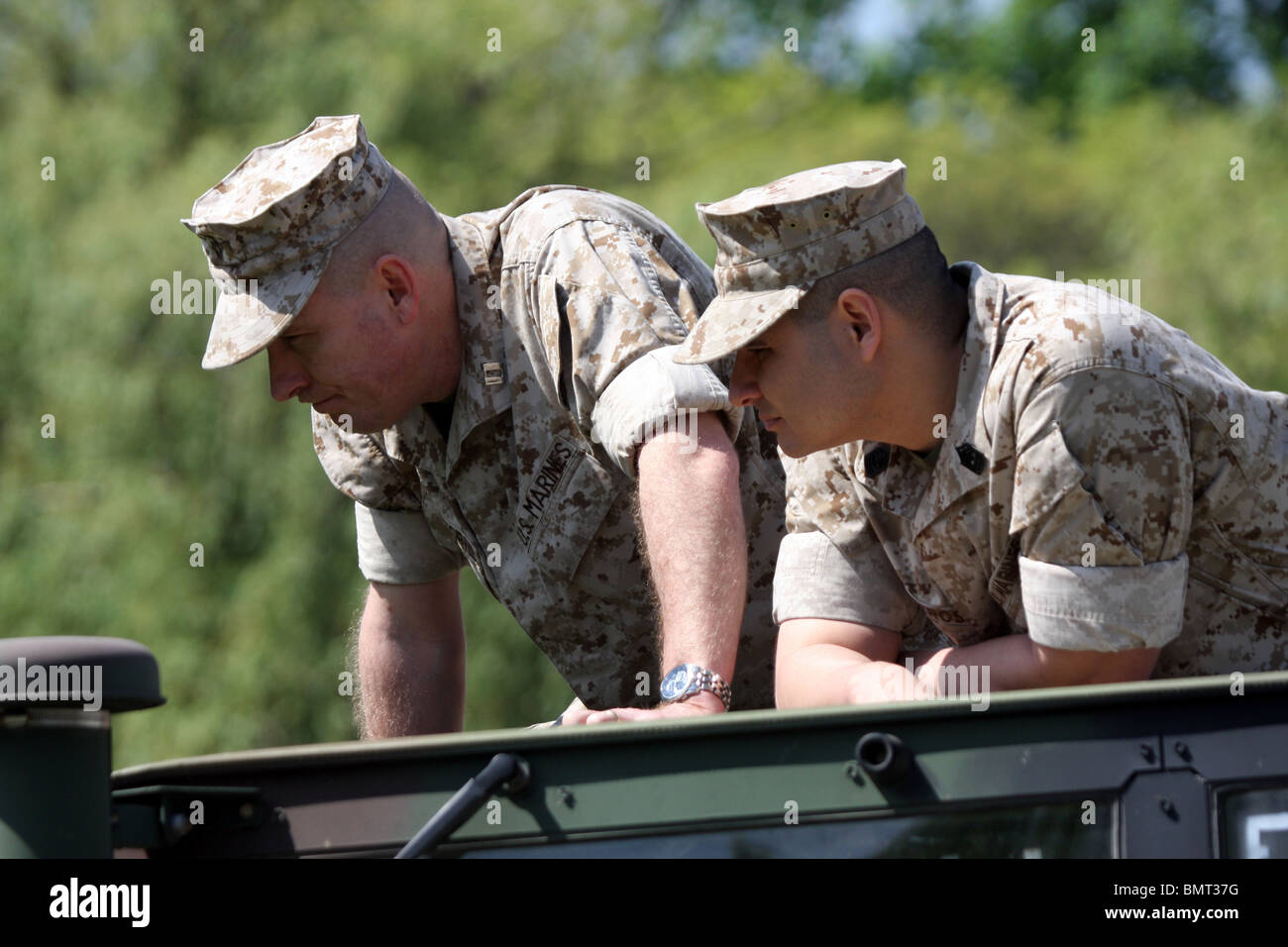 Us soldiers patrol secure hi-res stock photography and images - Alamy