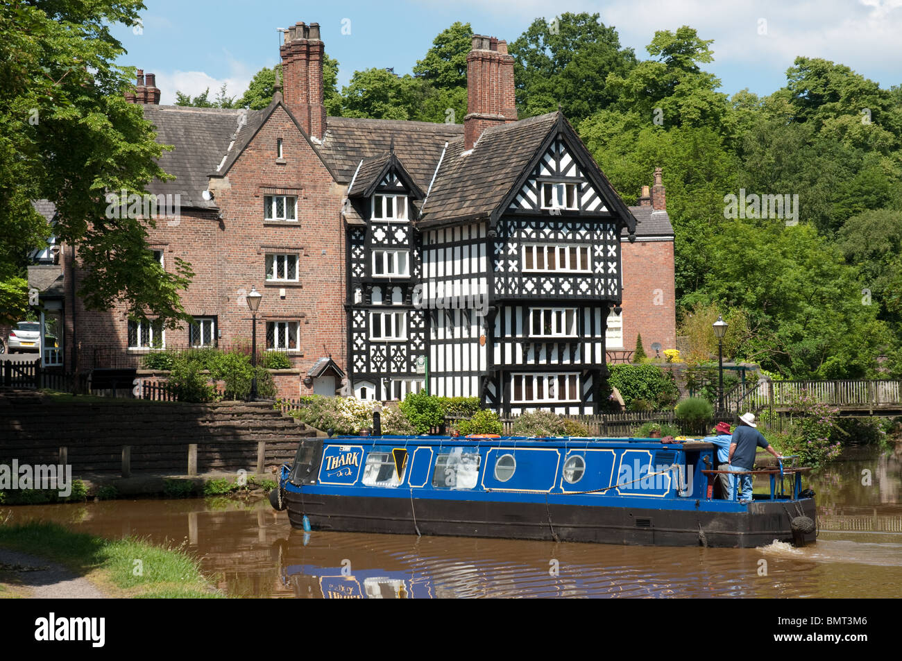 Manchester narrow boats hi-res stock photography and images - Alamy