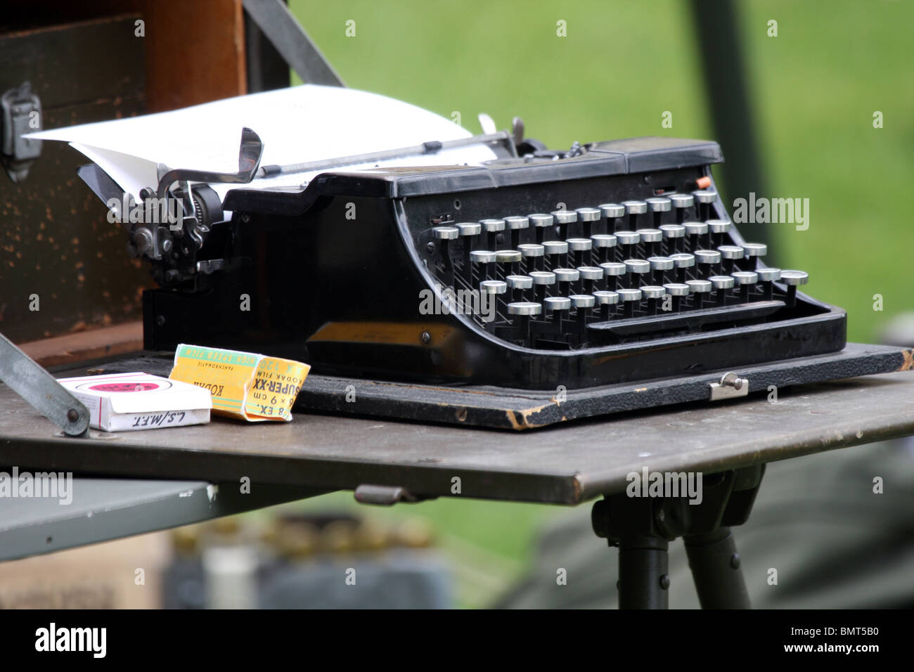 Old typewriter hi-res stock photography and images - Alamy