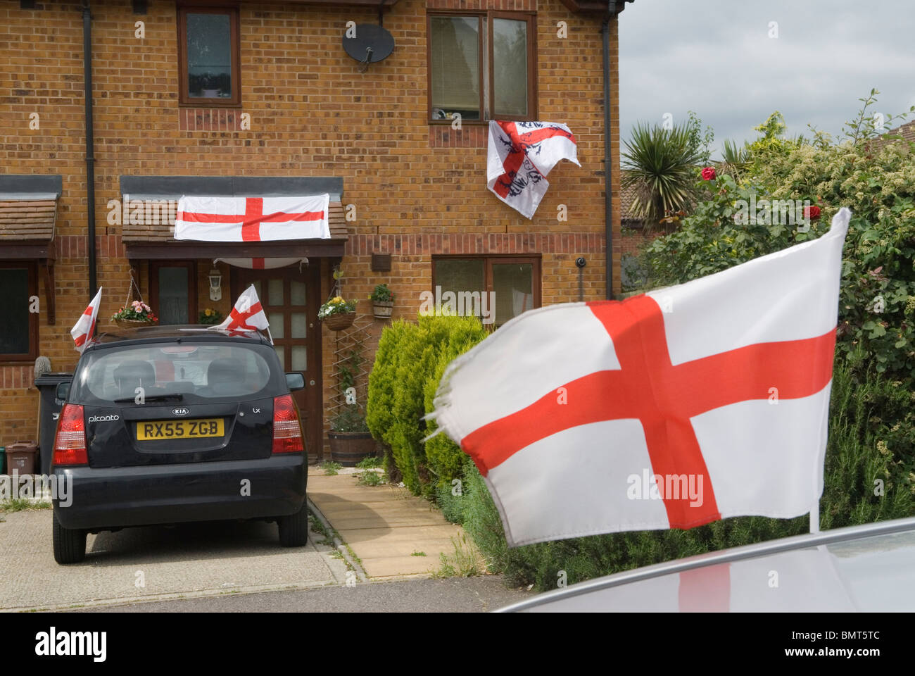 English flags hi-res stock photography and images - Alamy