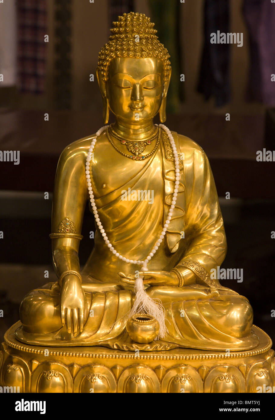 Budha gold hi-res stock photography and images - Alamy