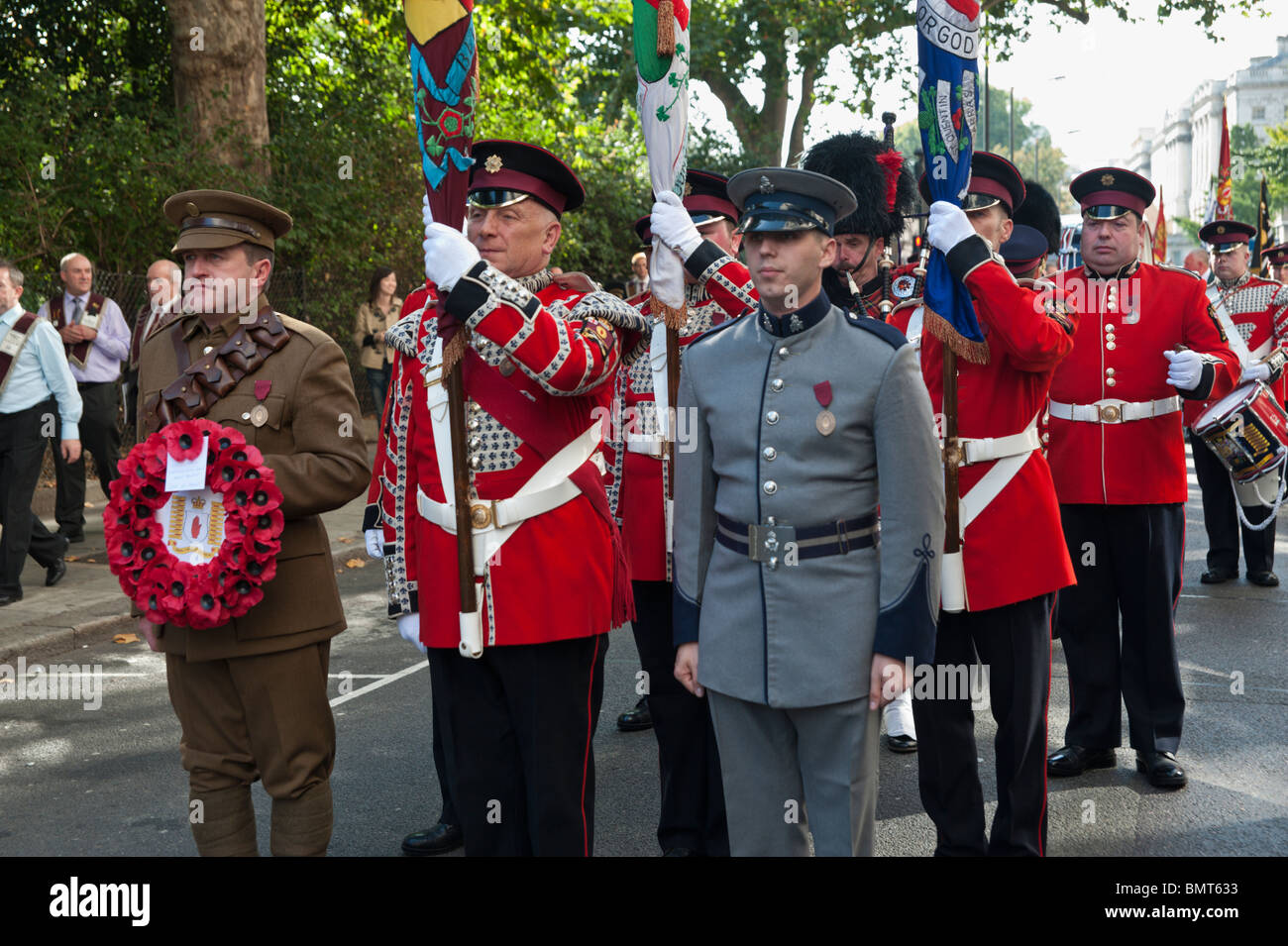 Ulster Volunteers line up ready to march in the Apprentice Boys of ...