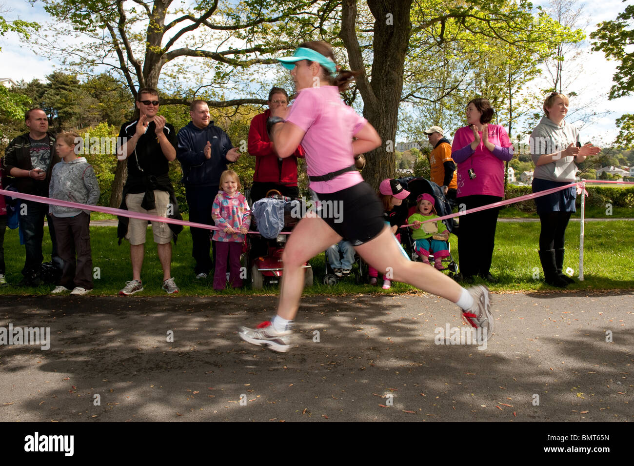 Women taking part in the annual cancer research charity fund raising ...