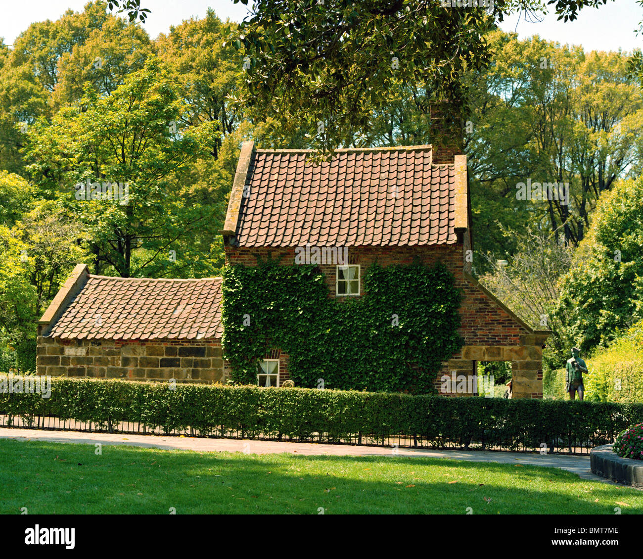 Captain cooks cottage hi-res stock photography and images - Alamy