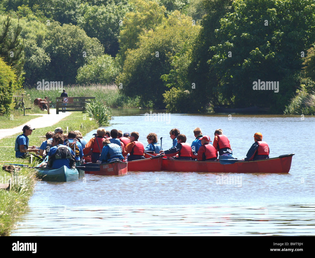 Children learning to canoe, Bude Canal, Cornwall, UK Stock Photo - Alamy