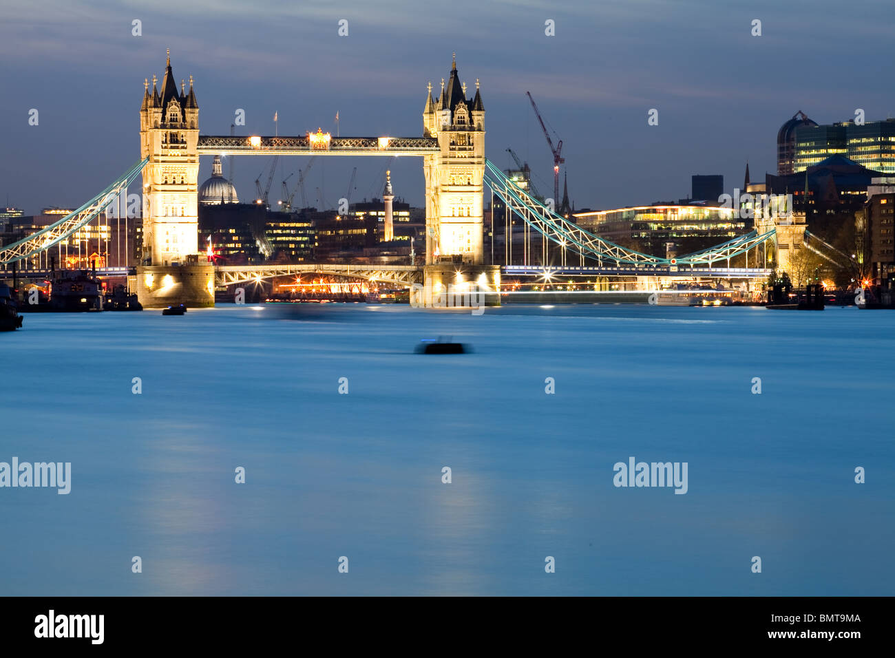 Wonderful london tower bridge night hi-res stock photography and images ...