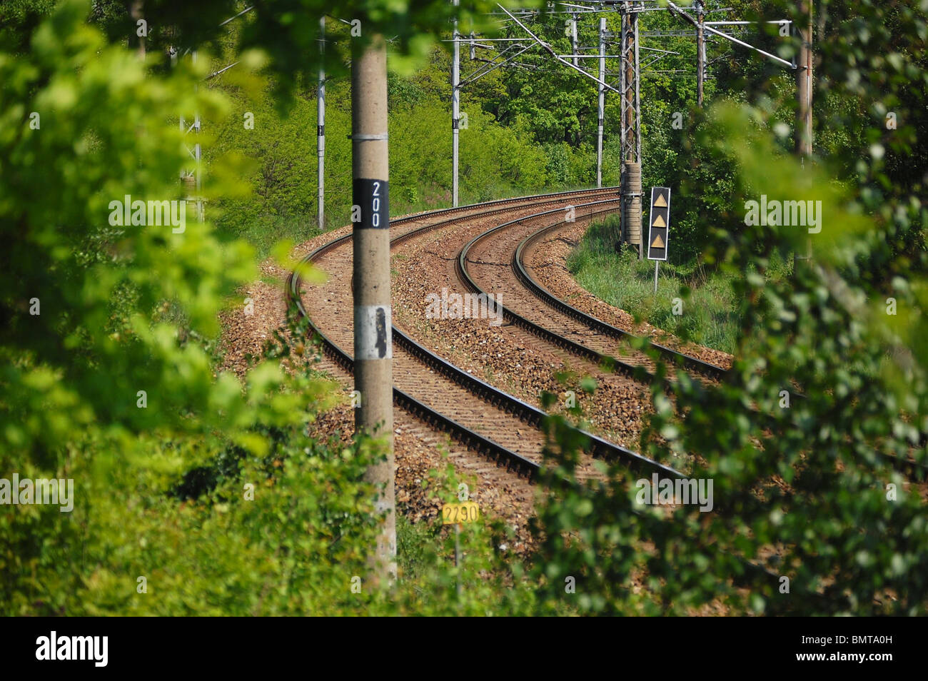 Dark train track pattern hi-res stock photography and images - Alamy