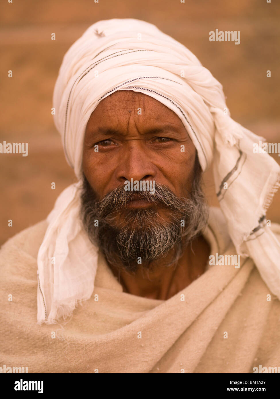Men wearing white turbans hi-res stock photography and images - Alamy