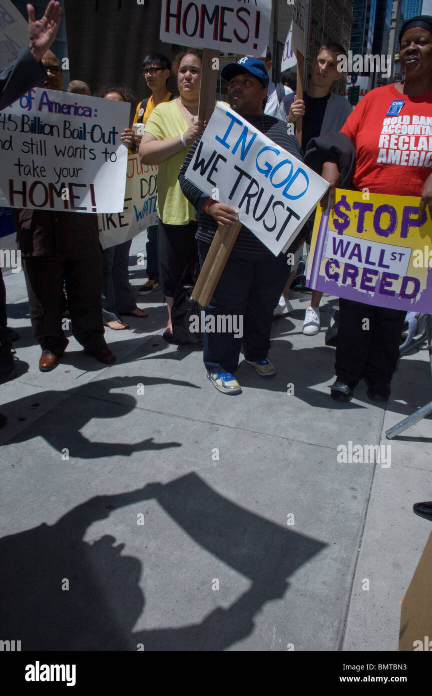 Multicultural congregation hi-res stock photography and images - Alamy