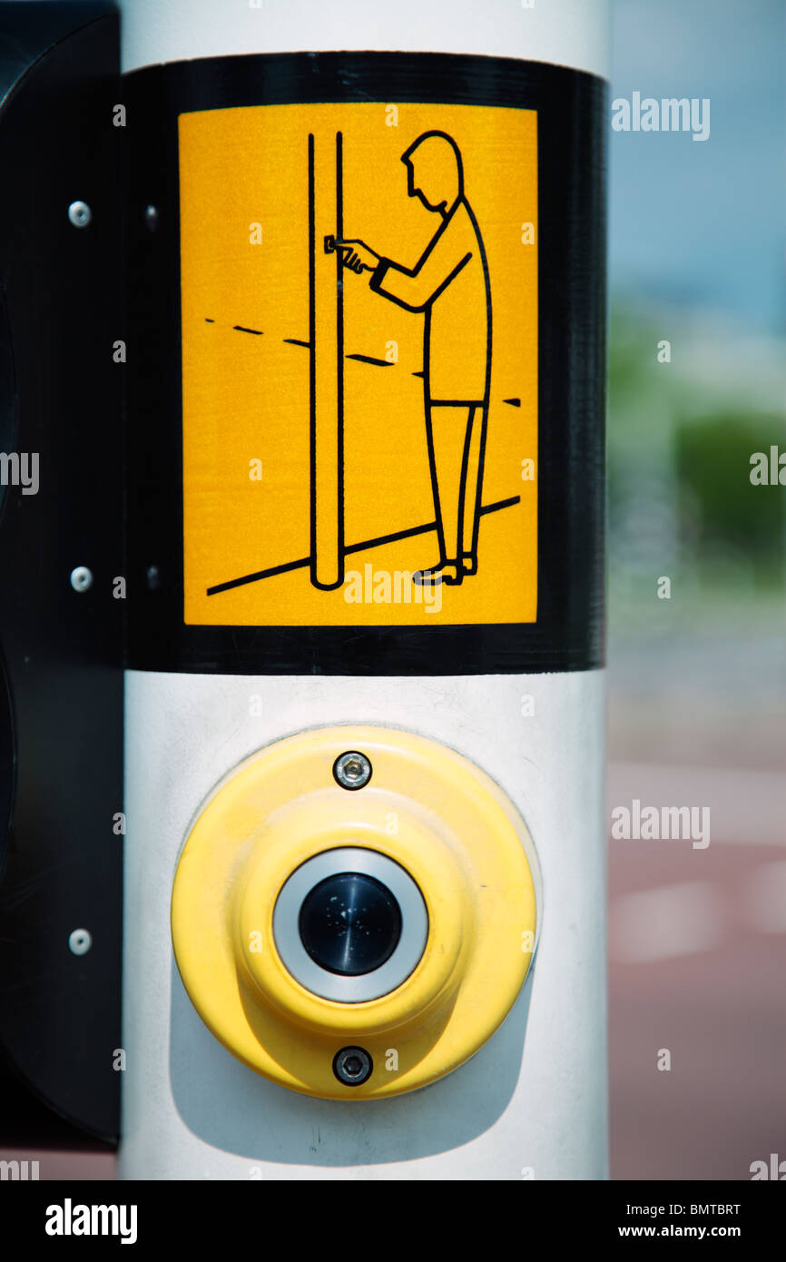 Push button road crossing hi-res stock photography and images - Alamy