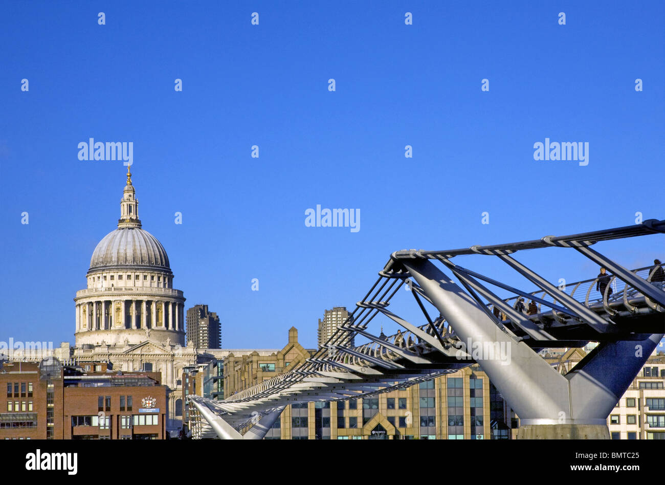 The London Millennium Footbridge Stock Photo - Alamy