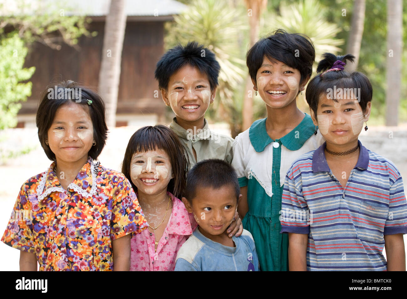 Schoolchildren myanmar hi-res stock photography and images - Alamy
