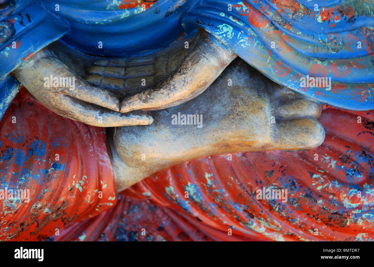 Hands and foot of a Buddha statue in meditation Stock Photo - Alamy