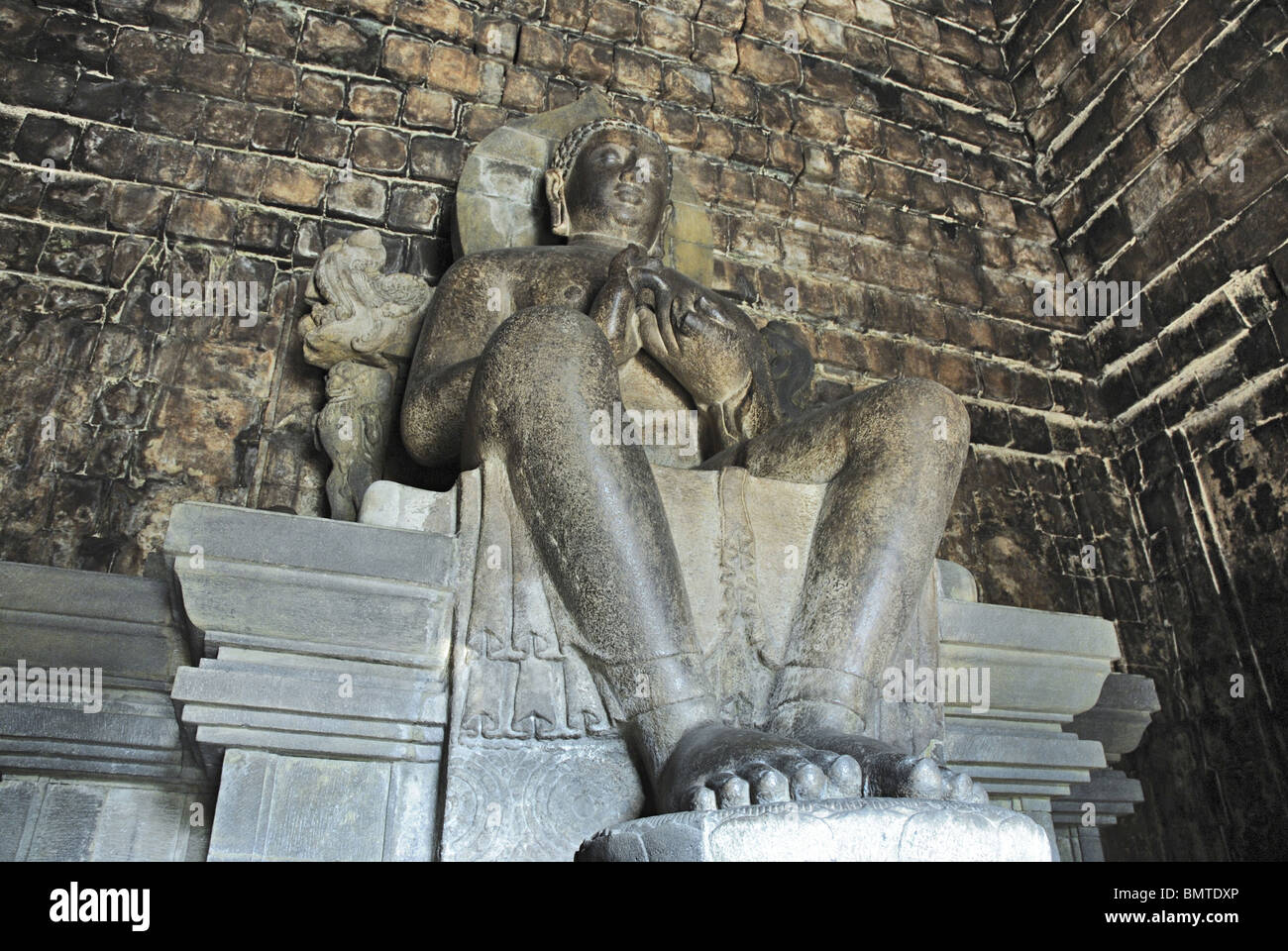 Dharmachakra hi-res stock photography and images - Alamy