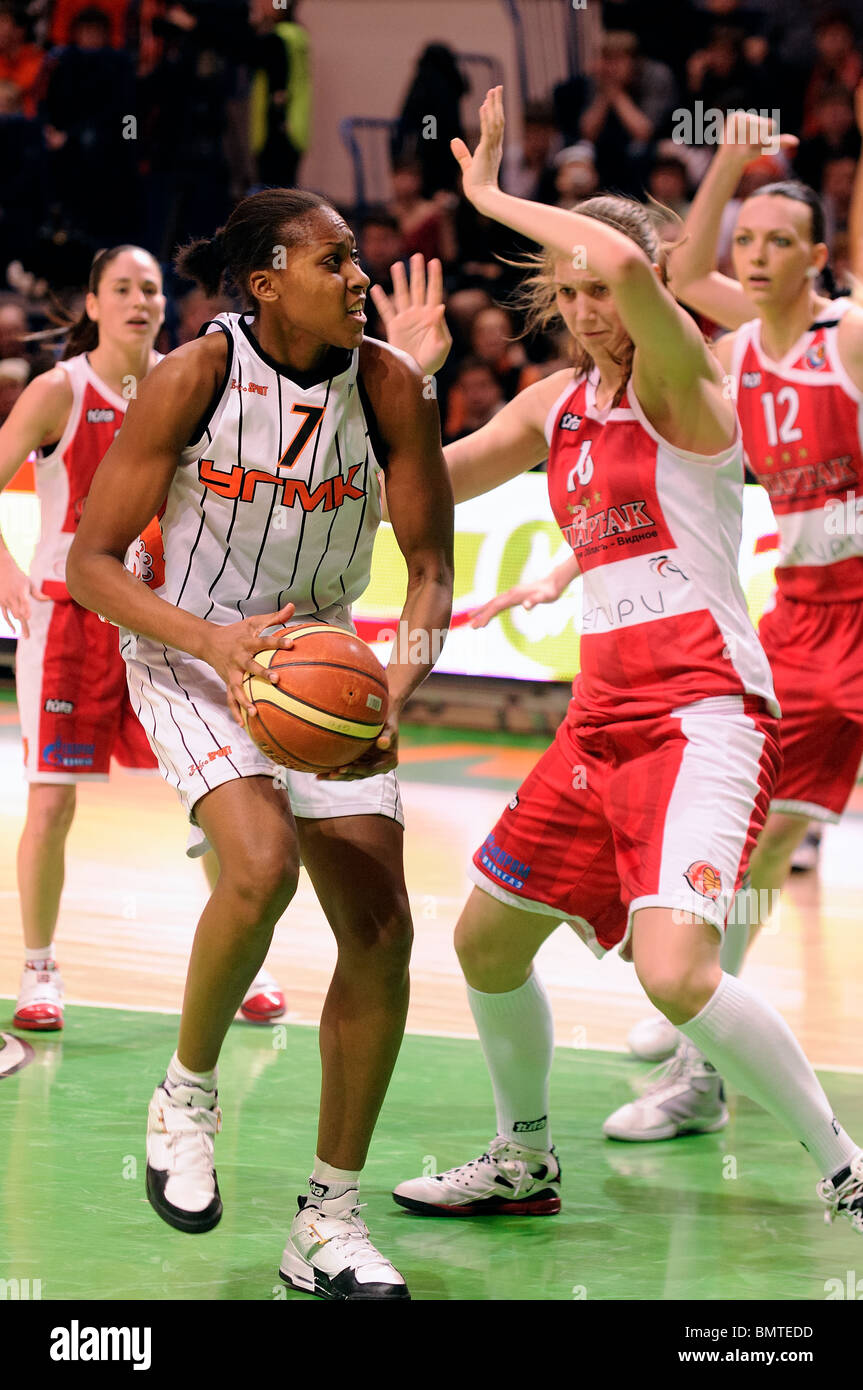 Sandrine Gruda #7 drives on Natalia Vieru #18. Sue Bird #10 and Irina ...
