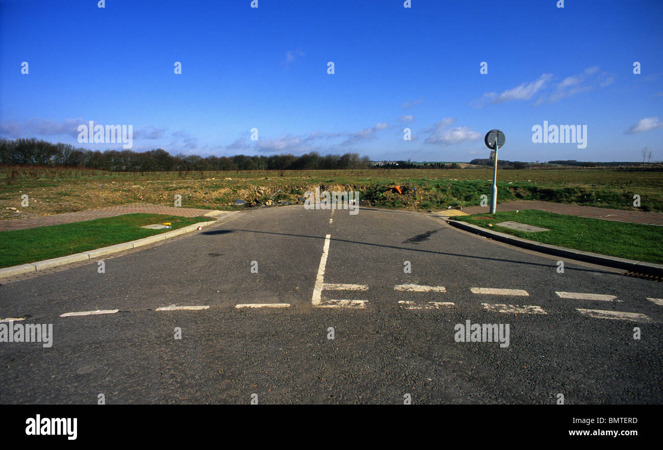 T junction dead end road sign hi-res stock photography and images - Alamy