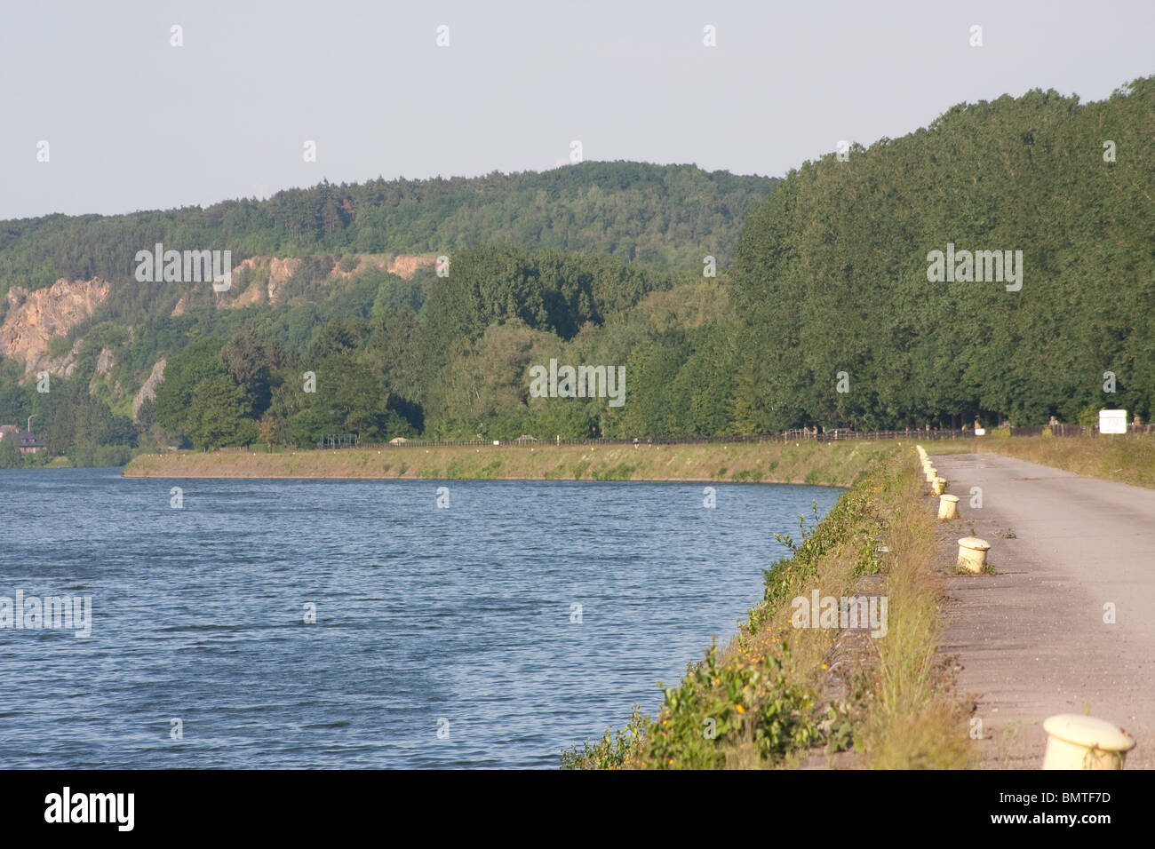Mooring bollards hi-res stock photography and images - Alamy
