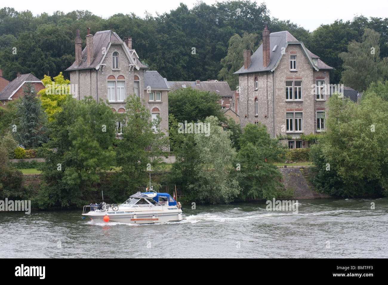 Riverside village hi-res stock photography and images - Alamy