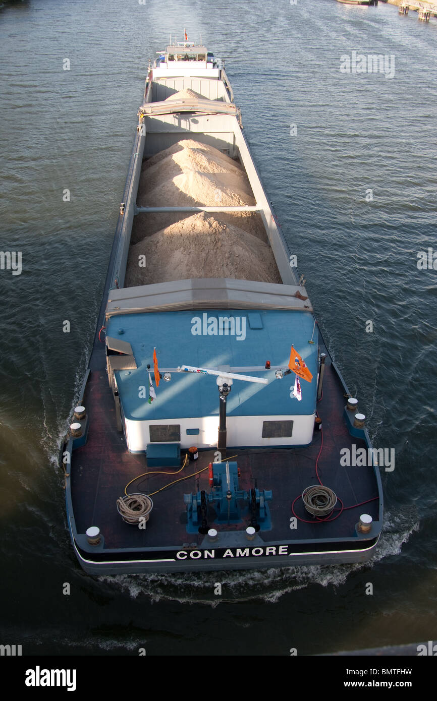 Commercial barges hi-res stock photography and images - Alamy