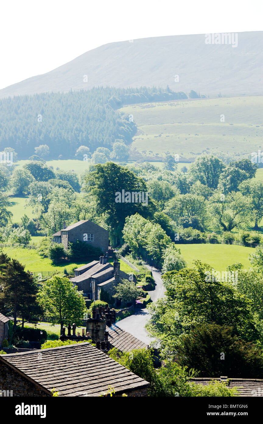 View of pendle hill hi-res stock photography and images - Alamy