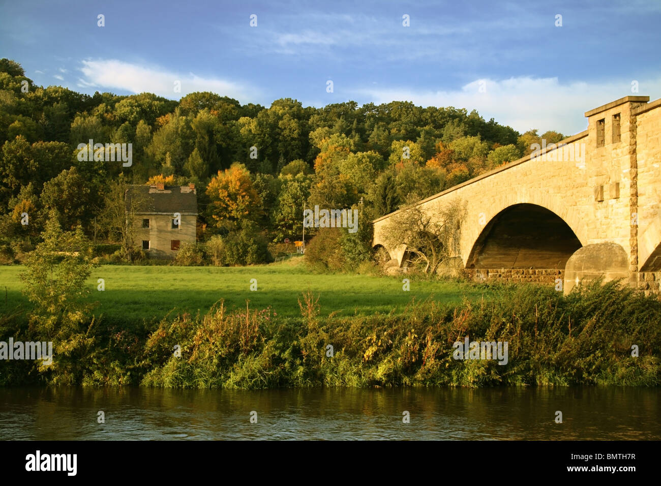Bridge house hi-res stock photography and images - Alamy