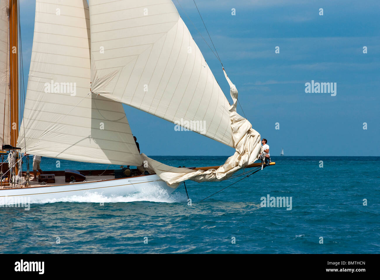Bow of a classic yacht sailing Stock Photo - Alamy