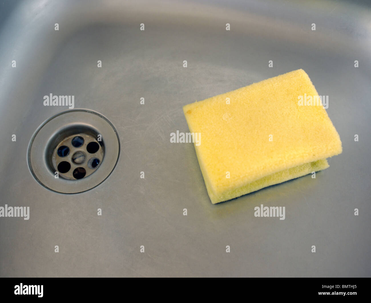 Sink and sponge Stock Photo - Alamy