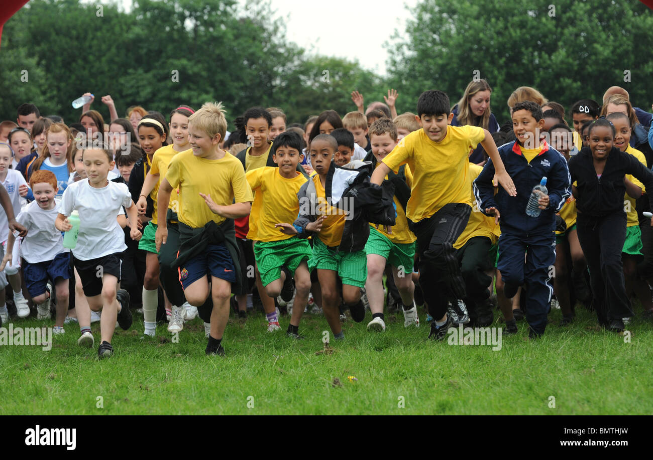 Taking children to school uk hi-res stock photography and images - Alamy