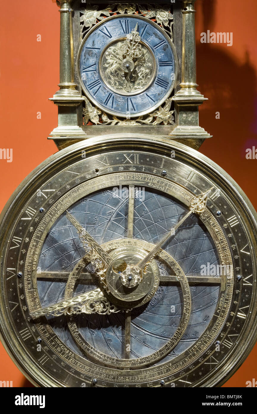 Vintage clock face hi-res stock photography and images - Alamy
